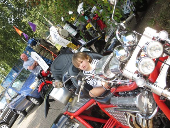 LOOK: Lutterworth classic car show raises hundreds for good causes ...