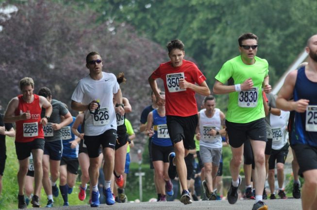 Two Castles Run between Warwick and Kenilworth raises £100,000 for ...