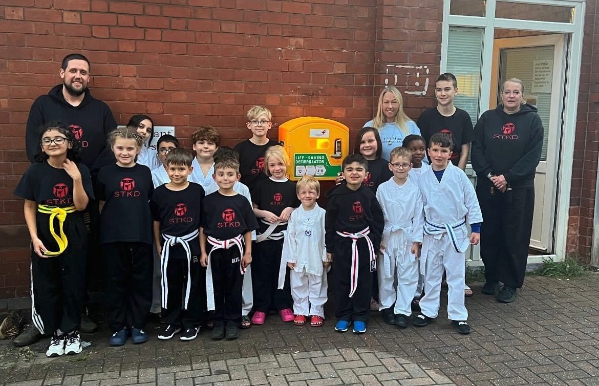 Bereaved mum takes leap of faith as tireless defibrillator campaign ...
